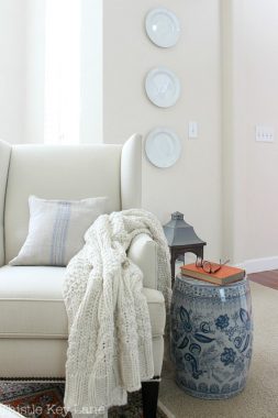 Decorating With Plates Simple And Easy - Thistle Key Lane