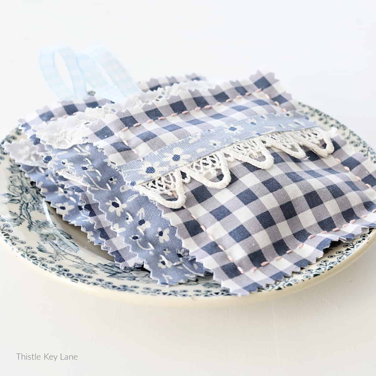 How To Make Lavender Sachets - Thistle Key Lane