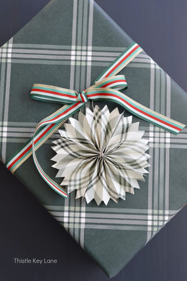 DIY Paper Stars For Christmas - Thistle Key Lane